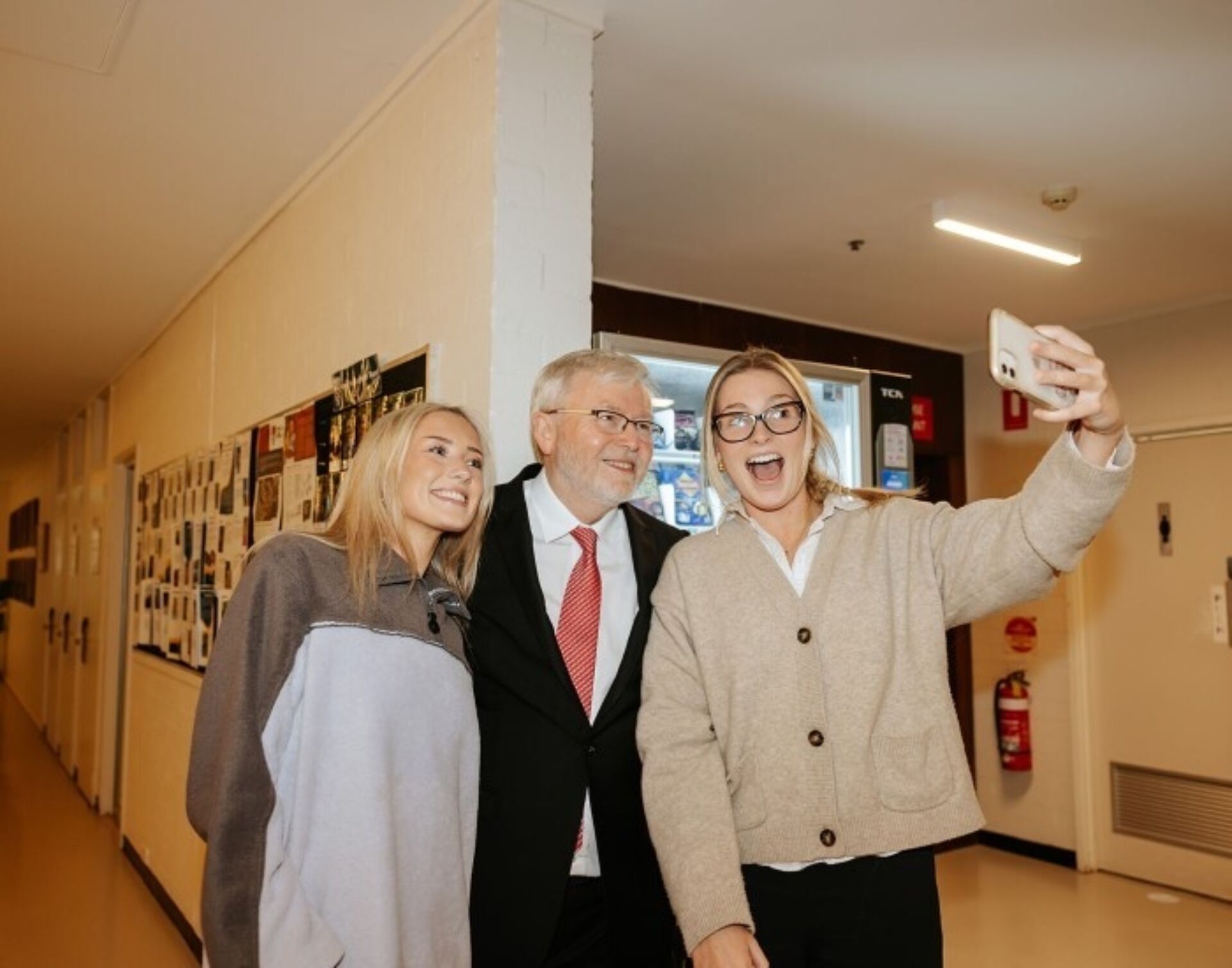 Former PM Kevin Rudd AC welcomed back to Burgmann | Burgmann College